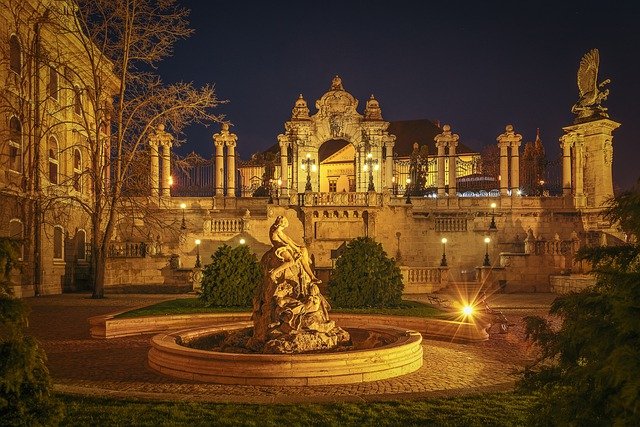 Budapest Guided Walking tours - Budapezt.com