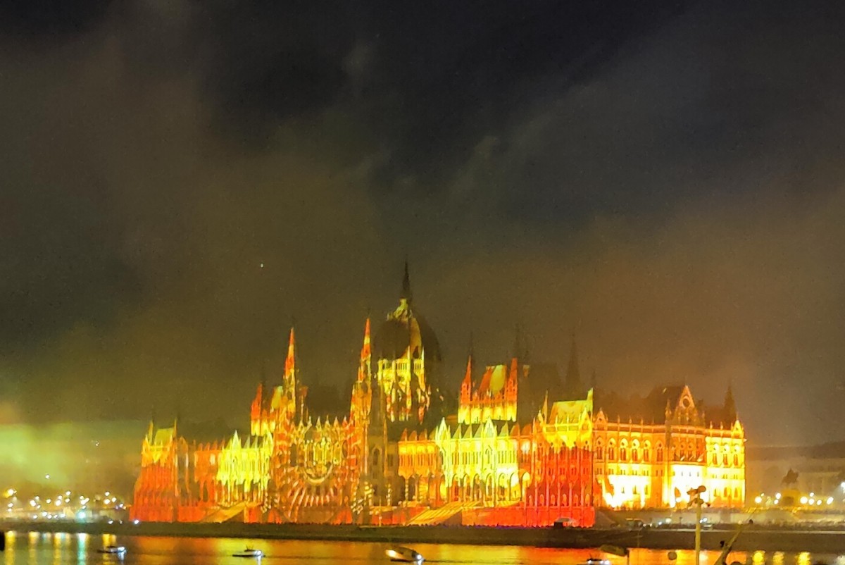 How to go to Hungarian Parliament?