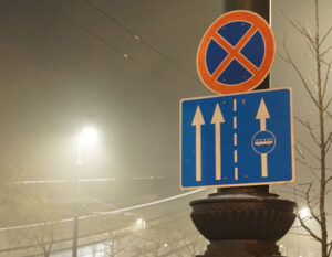 What are common road signs in Hungary